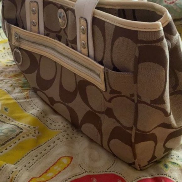 Coach | Bags | Coach Noc93 F14878 Daisy Signature Tote Tan | Poshmark
